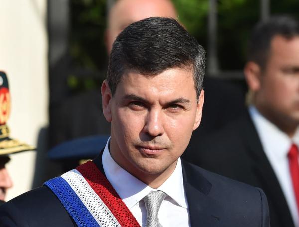 Santiago Peña es posesionado como nuevo presidente de Paraguay