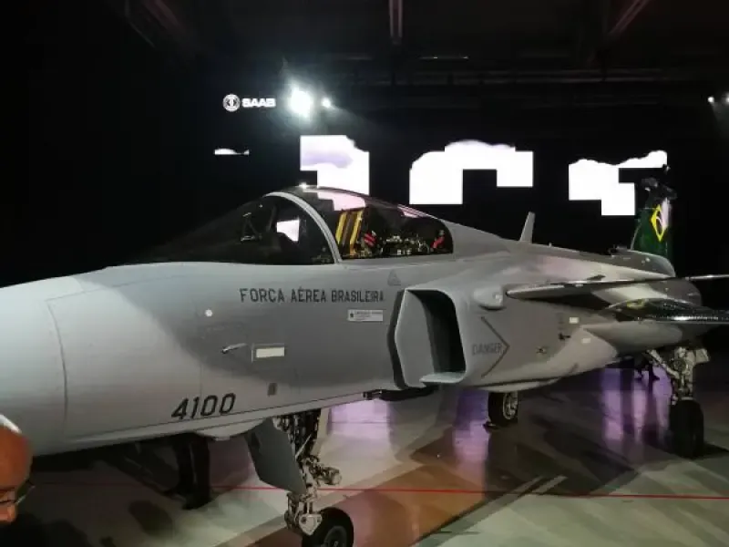 Investigan a Gustavo Petro por la compra de 17 aviones Gripen