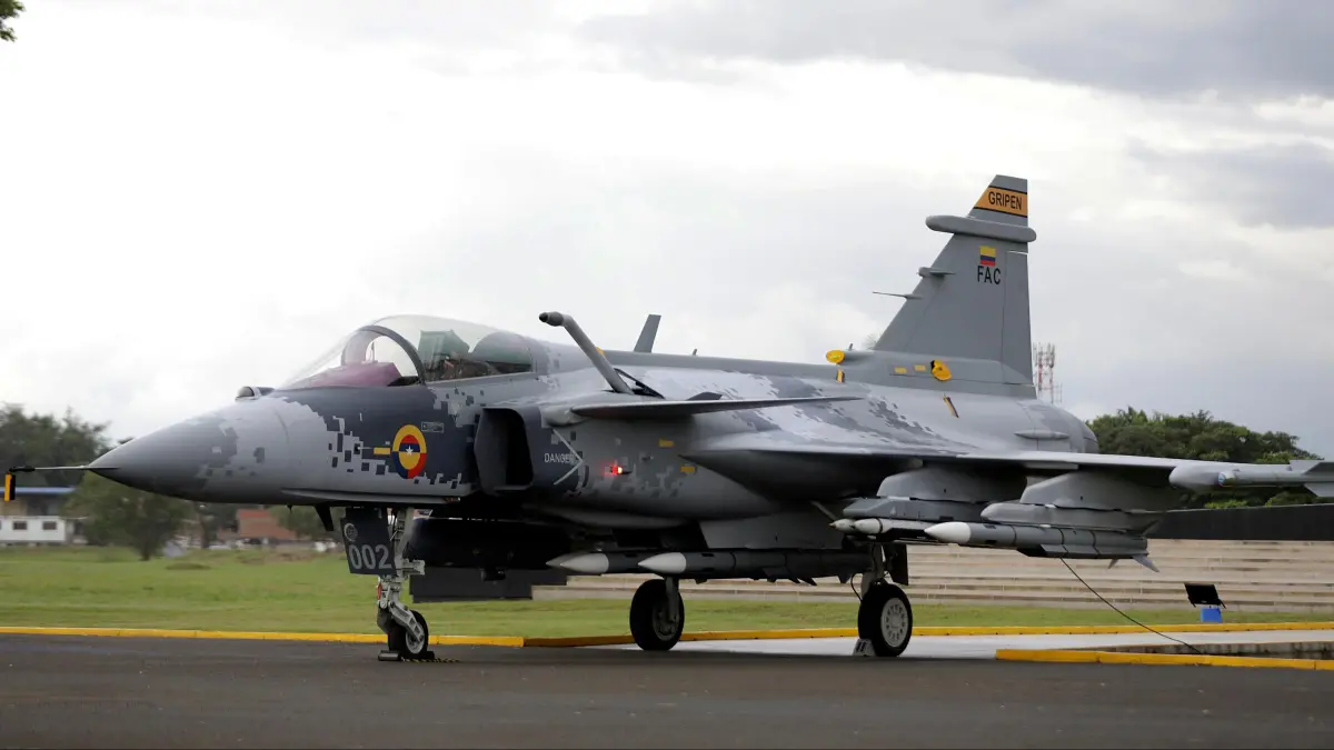 Colombia firma contrato por 17 aviones cazas Gripen en histórico acuerdo con Saab