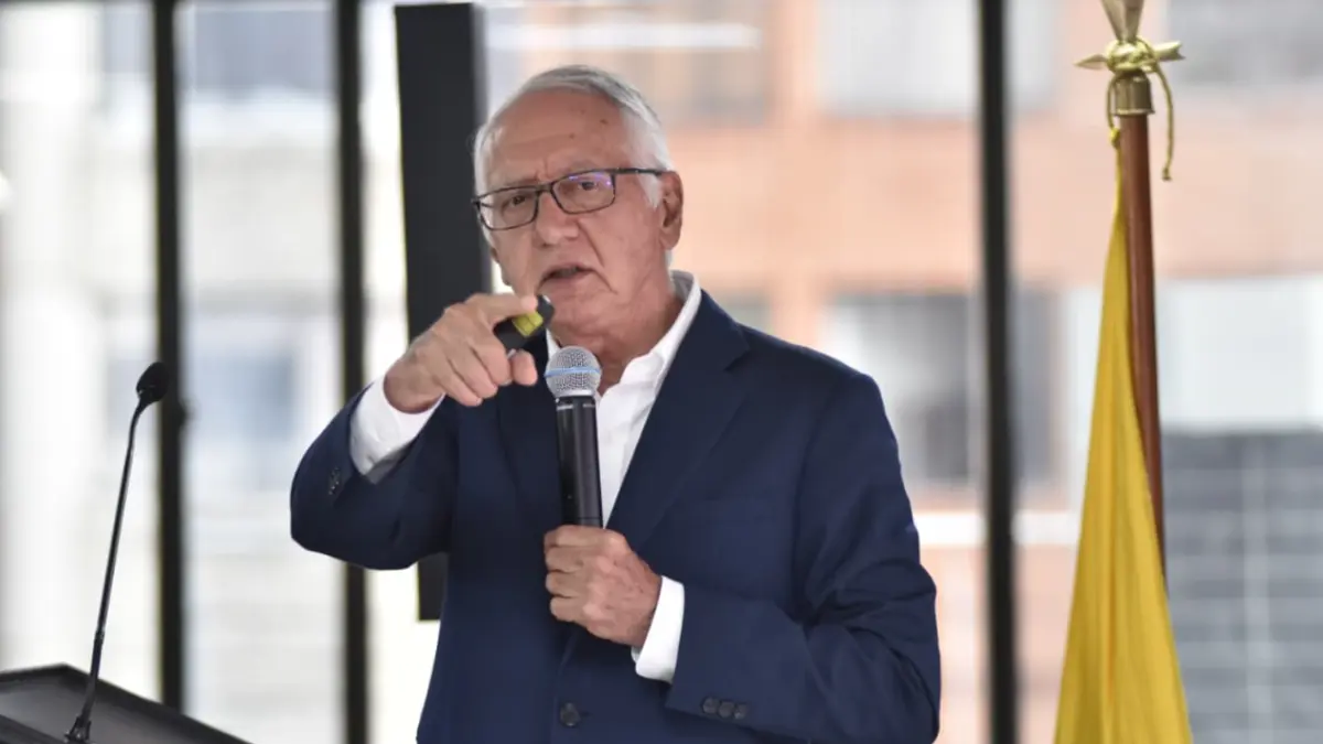 Minsalud no baja el tono y arremete de nuevo contra Bruce Mac Master y ...