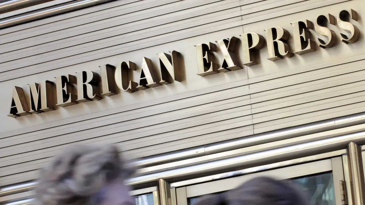 Fallece Ed Gilligan, presidente de American Express