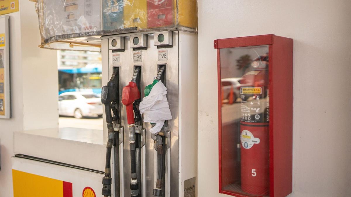Por qué subió el precio de la gasolina y el diésel en agosto de 2024