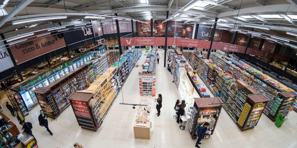 ¿Cómo se llamaba Carulla antes en Colombia y quién es el dueño?