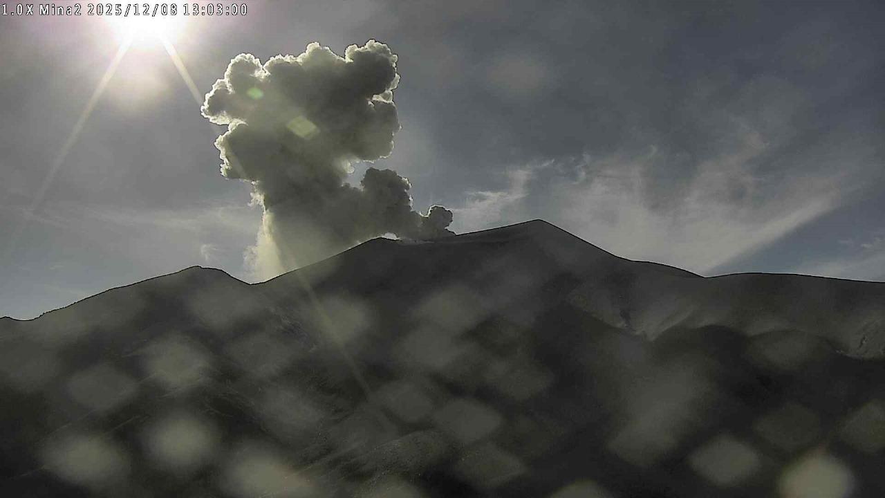 Volcán Puracé sigue en alerta naranja, pero con emisión de ceniza desde ...