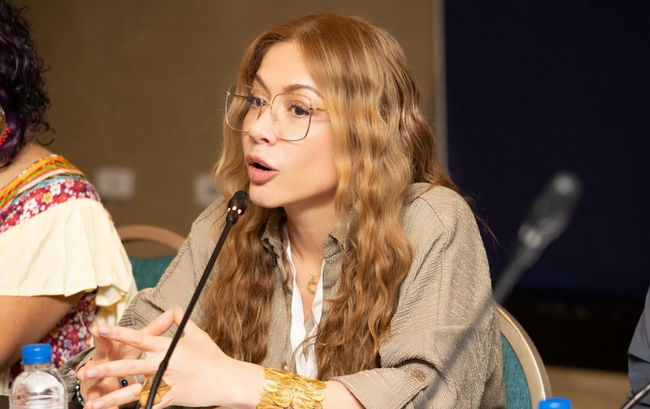 Catherine Juvinao denuncia un presunto cartel de diplomas