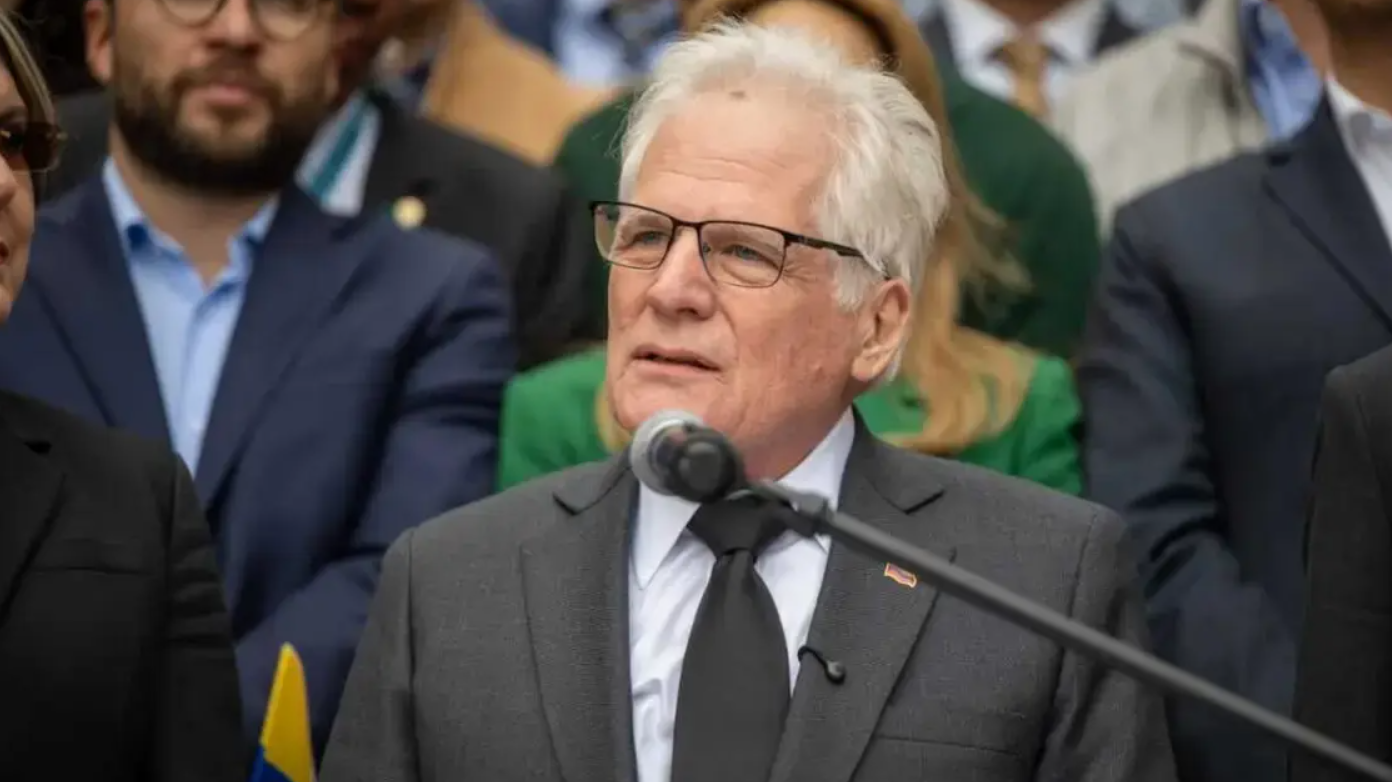 Miguel Uribe Londoño retoma su carrera en la política y lanza pulla al ...