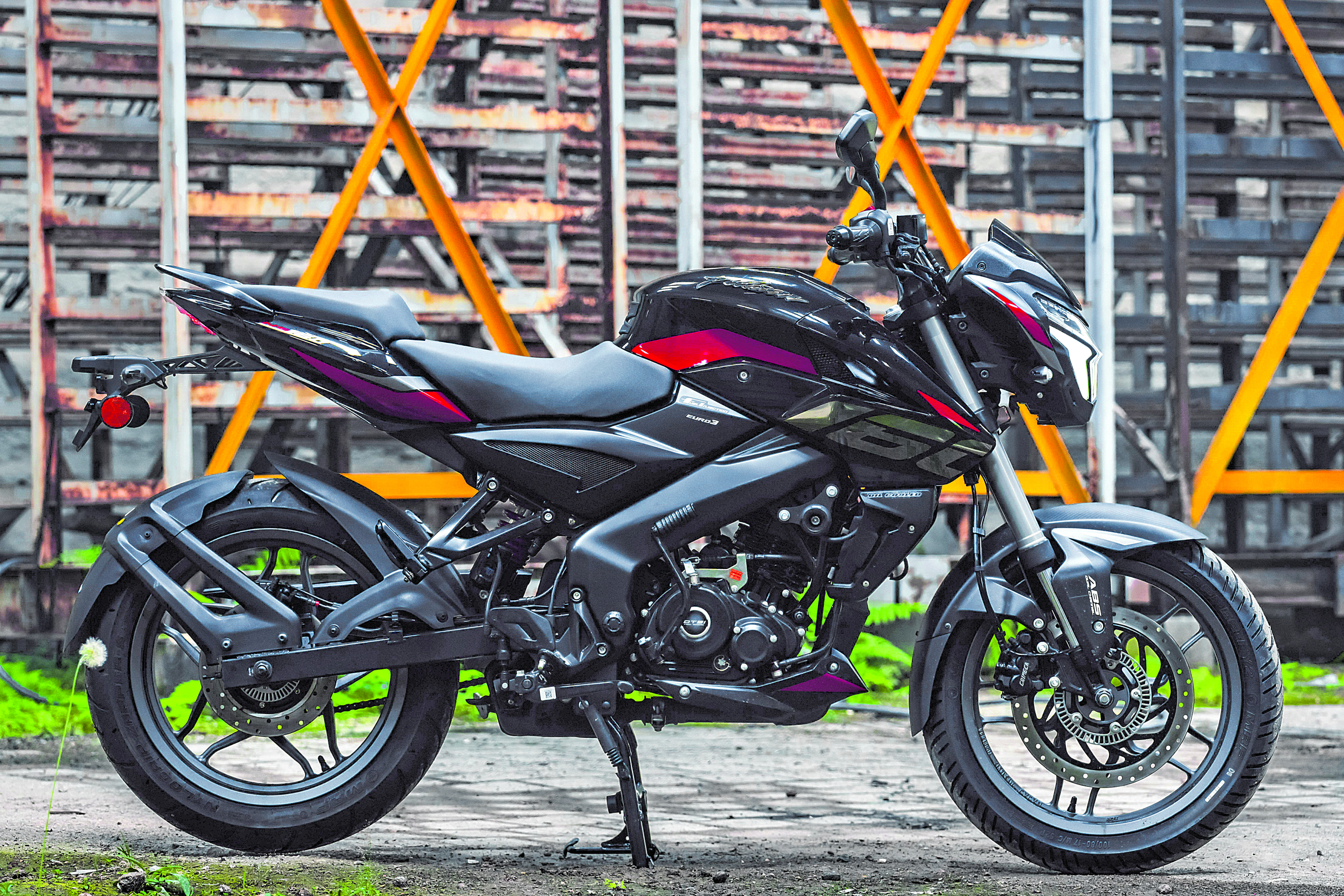 La Pulsar NS160 se actualiza y fortalece segmento de 160 cc