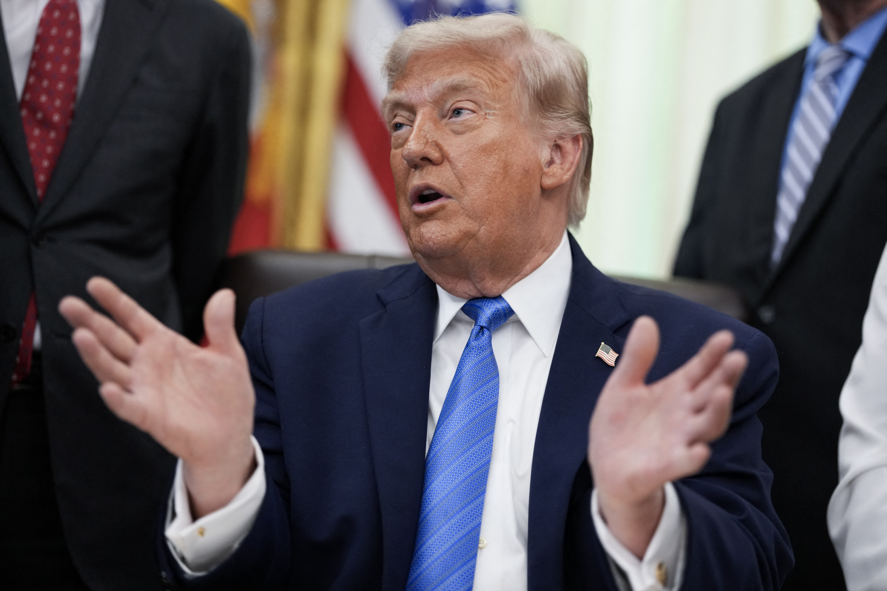 Trump dice que tomará el control del petróleo de Irán